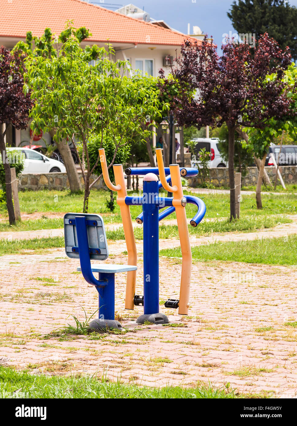 fitness equipment in a park Stock Photo - Alamy