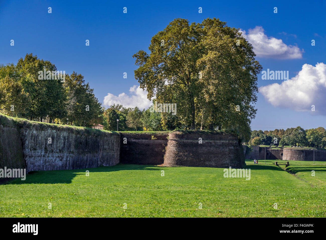 The city wall of Lucca, Tuscany, Italy, Europe Stock Photo - Alamy