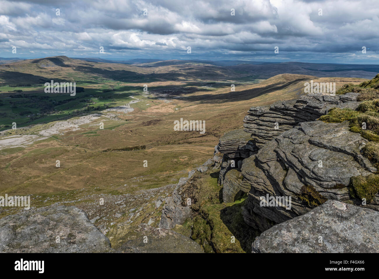 Ribblehead viaduct from whernside hi-res stock photography and images ...