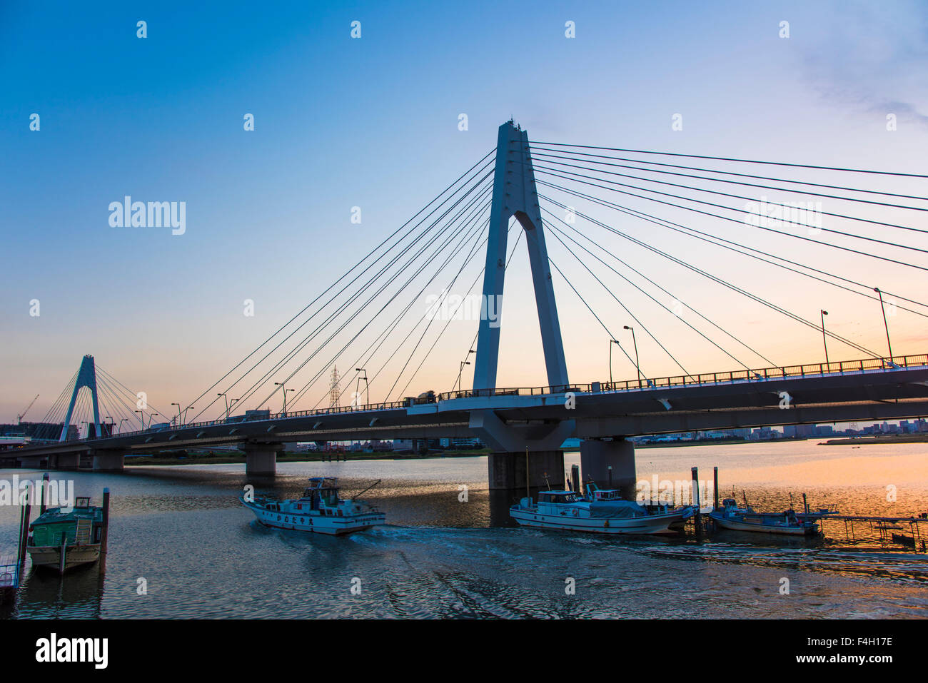 Daishihashi bridge, over Tamagawa river,ties Ota-Ku,Tokyo and Kawasaki ...
