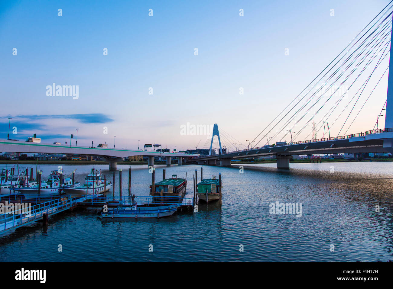 Daishihashi bridge, over Tamagawa river,ties Ota-Ku,Tokyo and Kawasaki ...