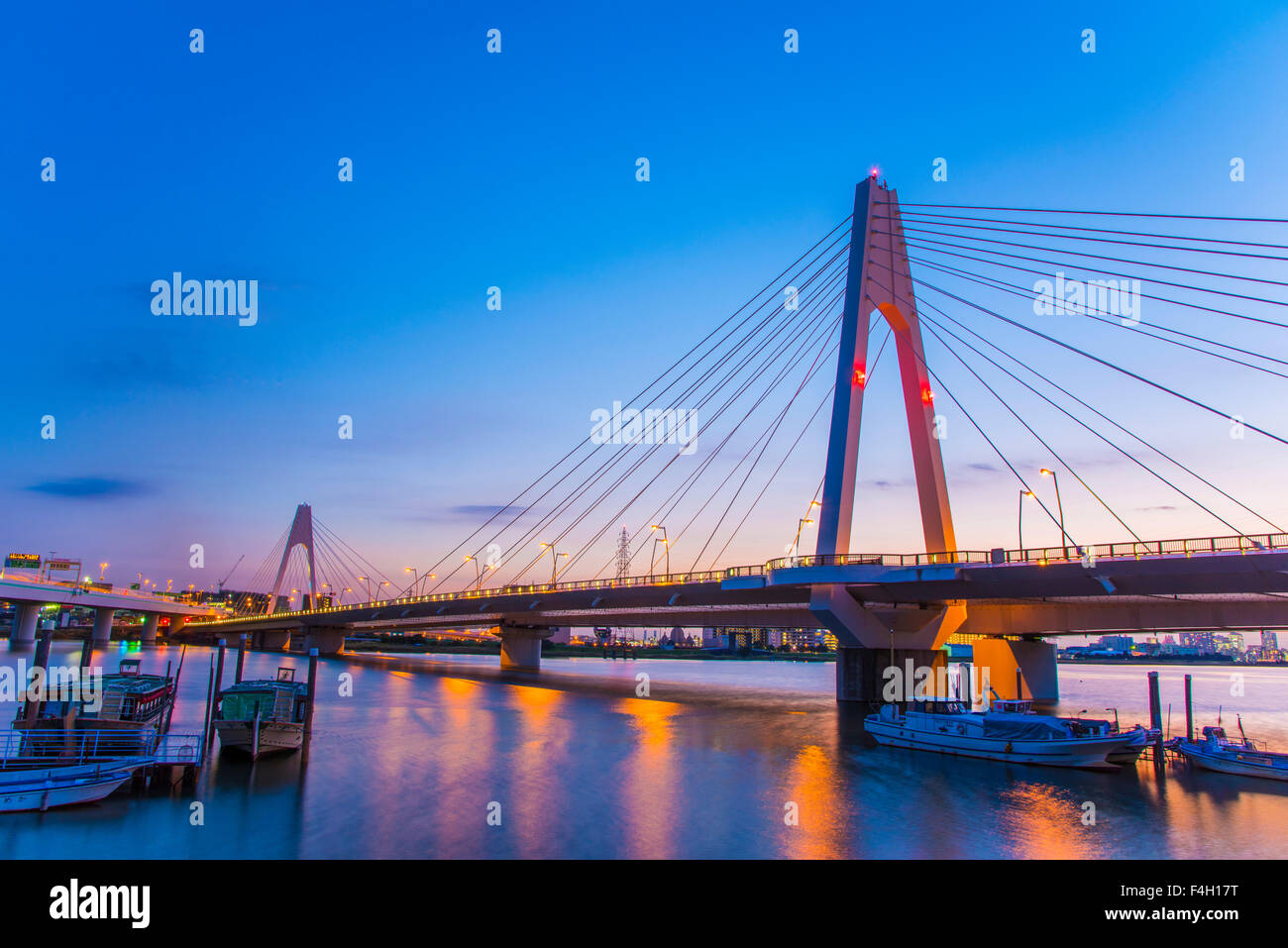 Daishihashi bridge, over Tamagawa river,ties Ota-Ku,Tokyo and Kawasaki ...