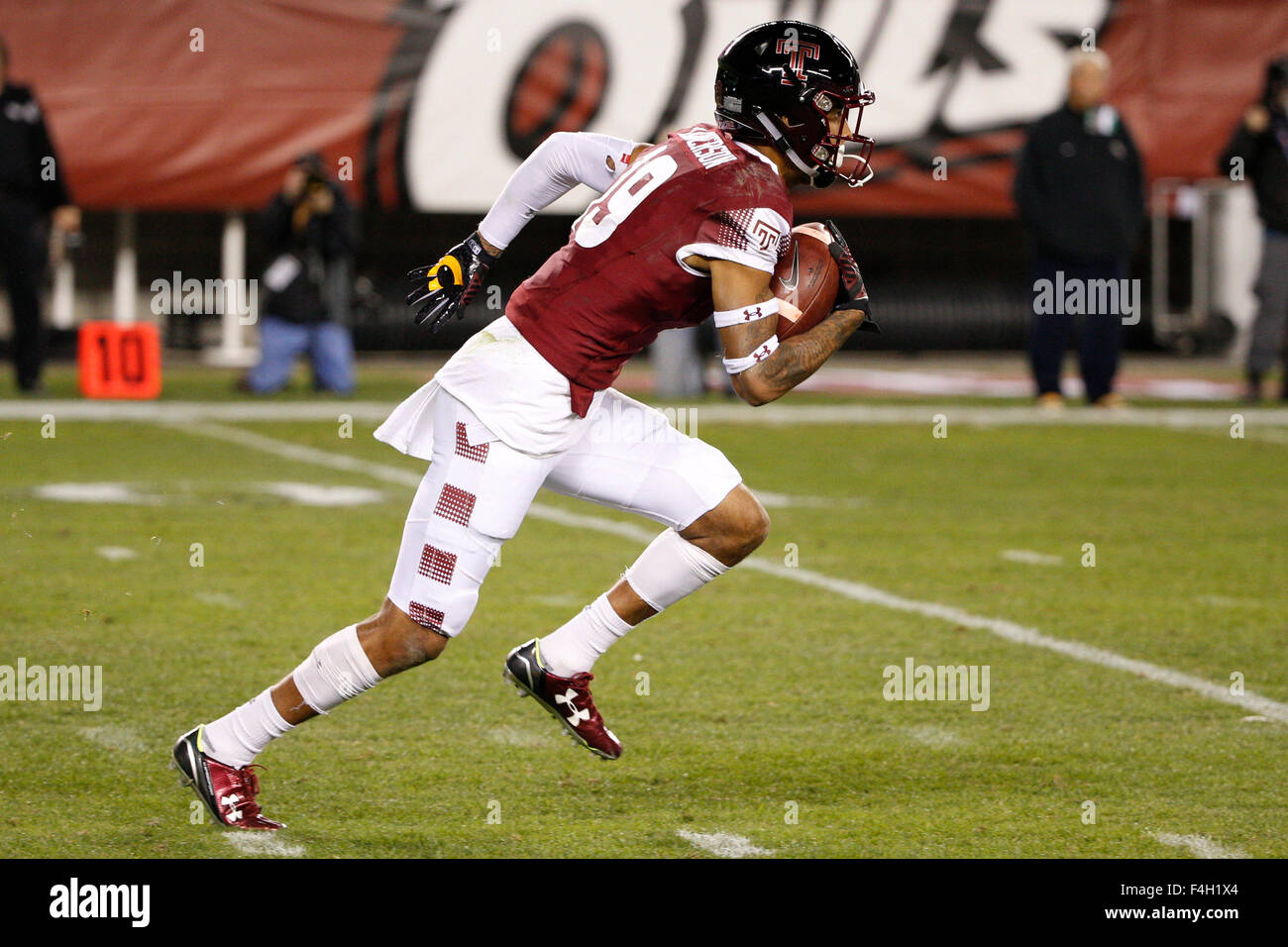 October 17, 2015: Temple Owls wide receiver Robby Anderson (19) returns ...