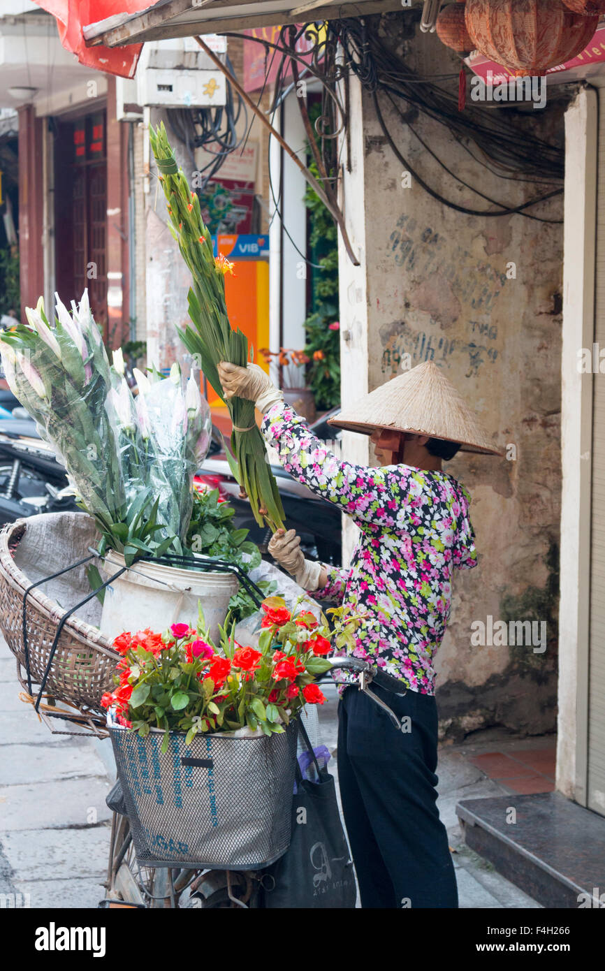 Old woman selling flowers hi-res stock photography and images - Alamy