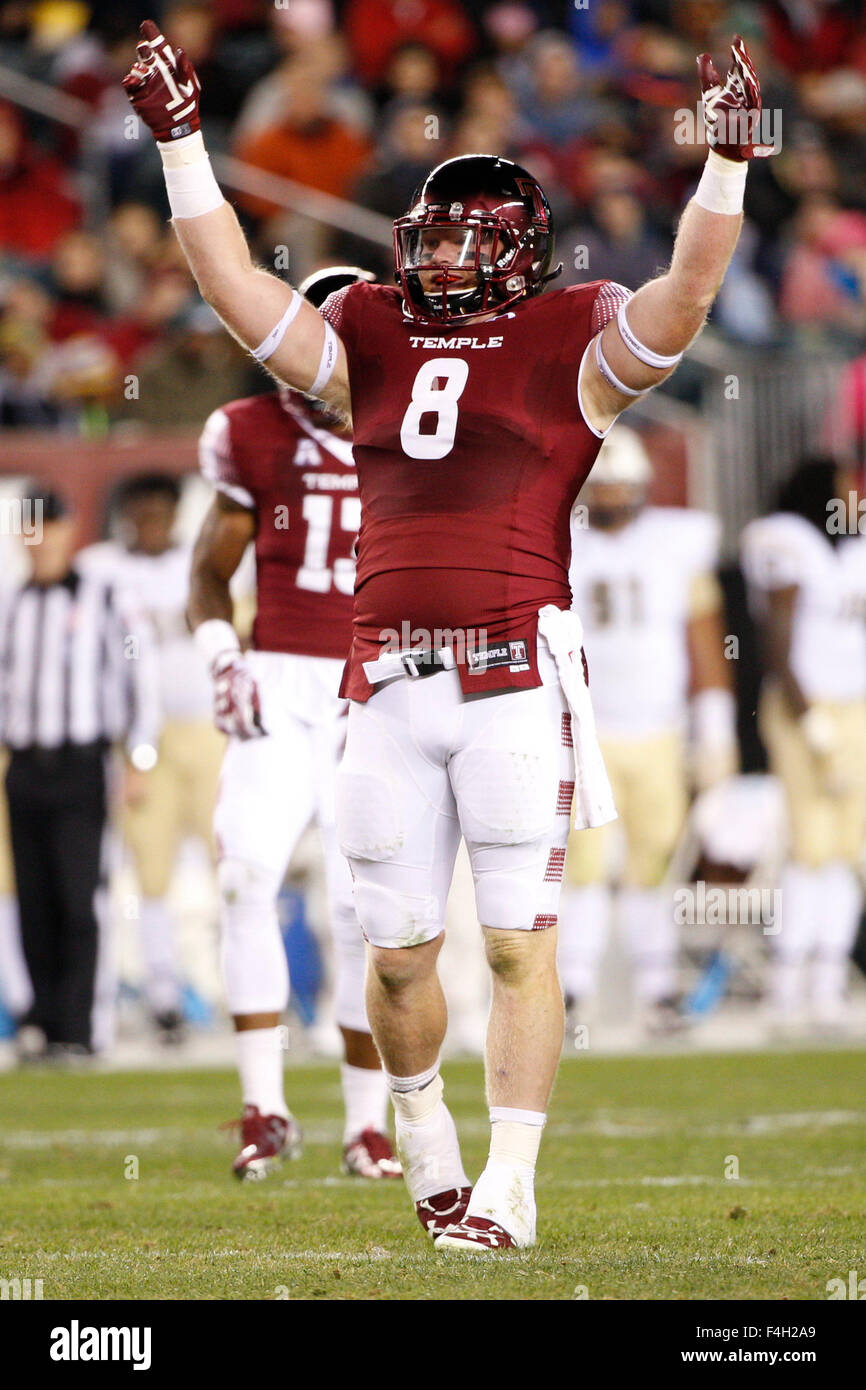October 17, 2015: Temple Owls linebacker Tyler Matakevich (8) in action ...