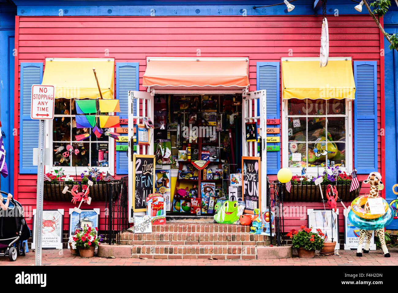 Toy shop front entrance hi-res stock photography and images - Alamy