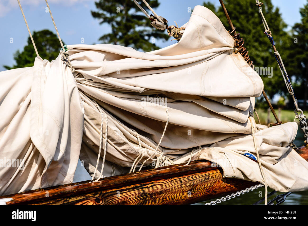 Skipjack sail hi-res stock photography and images - Alamy