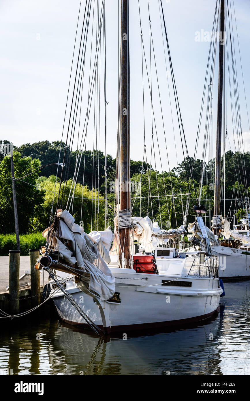 Skipjack boat hi-res stock photography and images - Alamy
