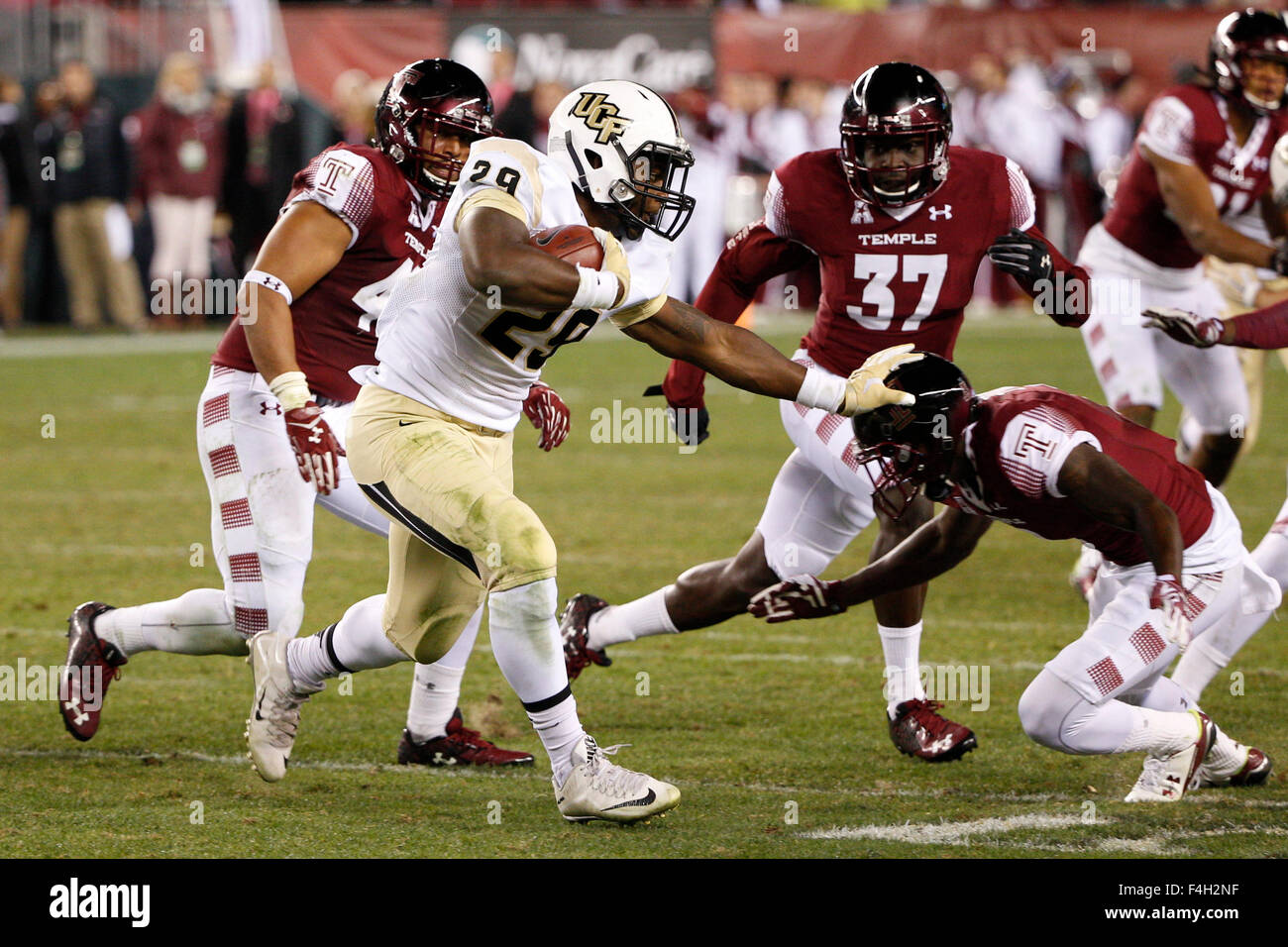 October 17, 2015: UCF Knights running back C.J. Jones (29) runs with ...