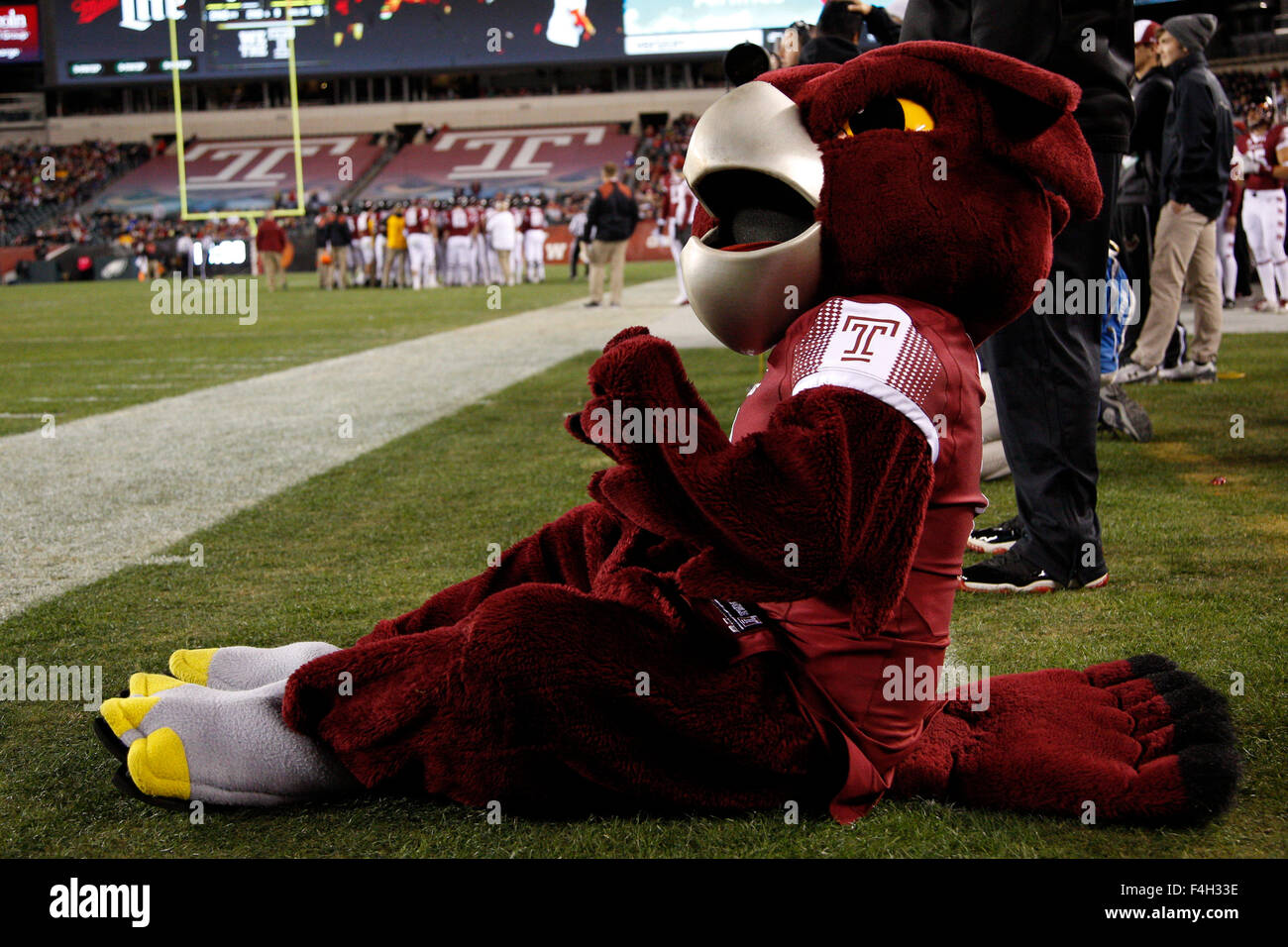 October 17, 2015: Temple Owls mascot Hooter looks on from the sidelines ...