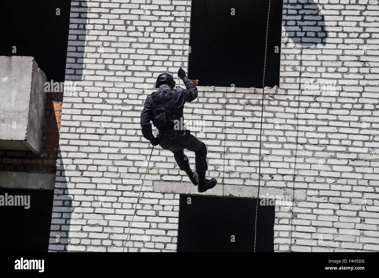 Police assault operation Stock Photo - Alamy