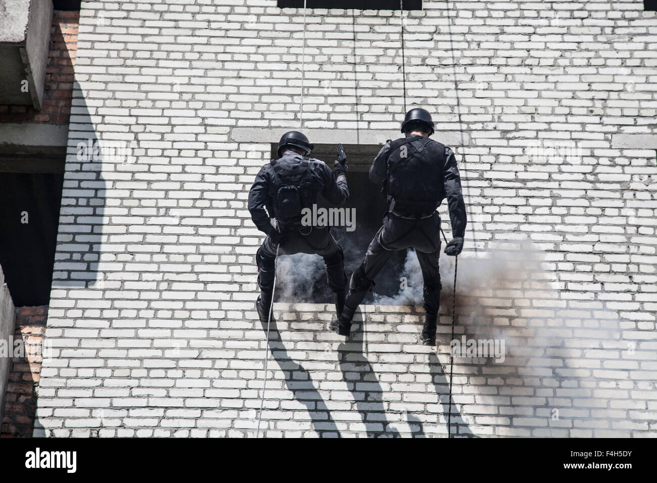 SWAT assault operation Stock Photo - Alamy