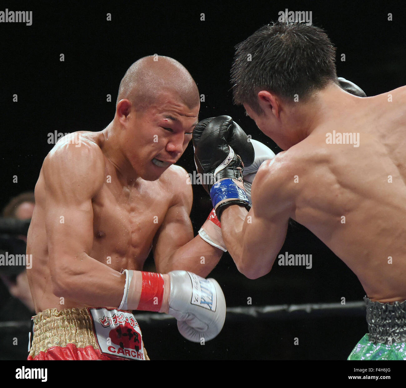 (L-R) Koki Kameda, Kohei Kono (JPN), OCTOBER 16, 2015 - Boxing :Kohei ...