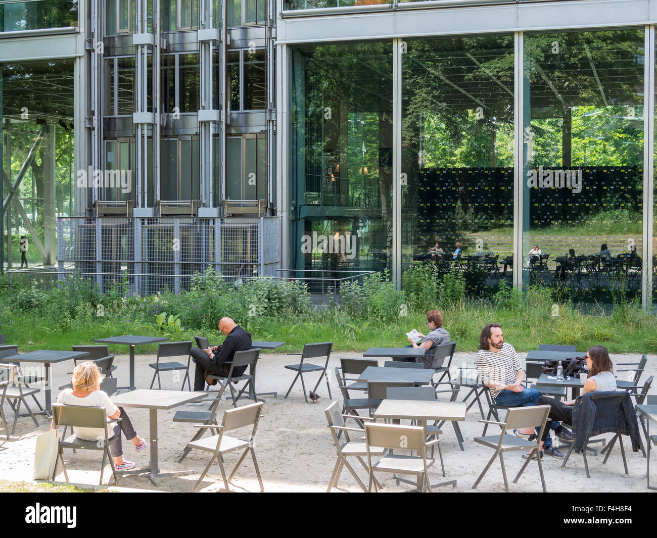 Foundation cartier paris hi-res stock photography and images - Alamy