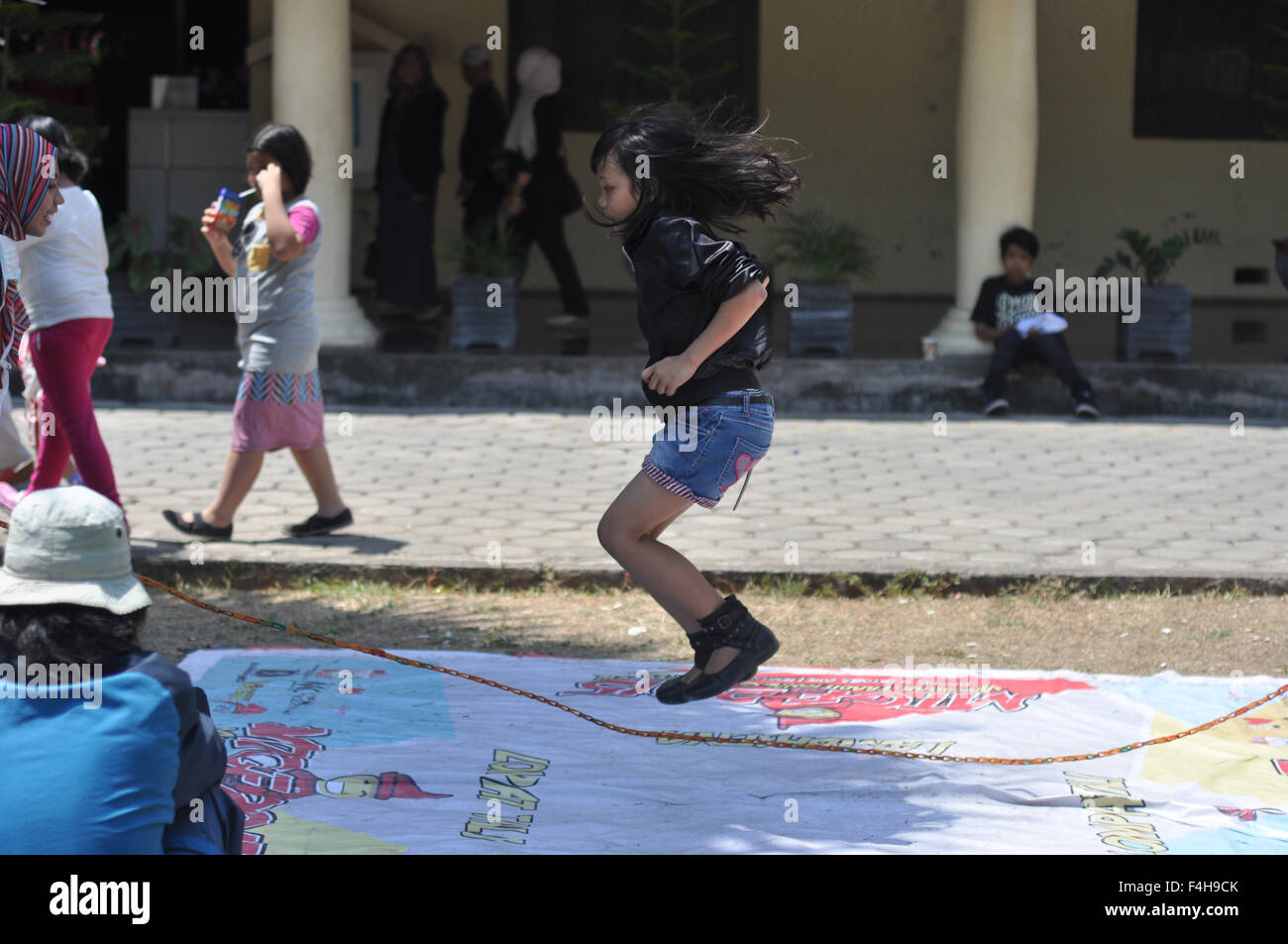 Traditional games indonesia hi-res stock photography and images - Alamy