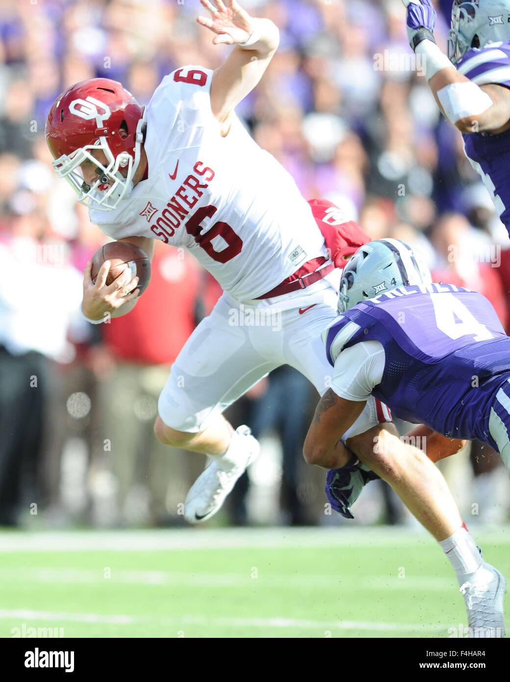 Manhattan, Kansas, USA. 17th Oct, 2015. Oklahoma Sooners quarterback Baker Mayfield (6) is ...