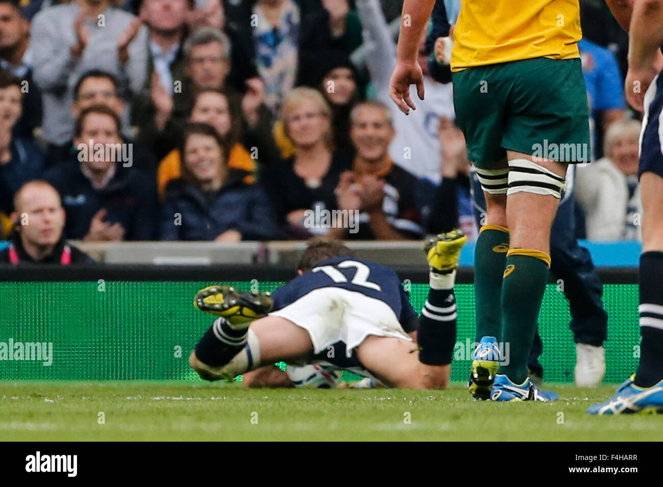 Twickenham stadium rugby posts hi-res stock photography and images - Alamy