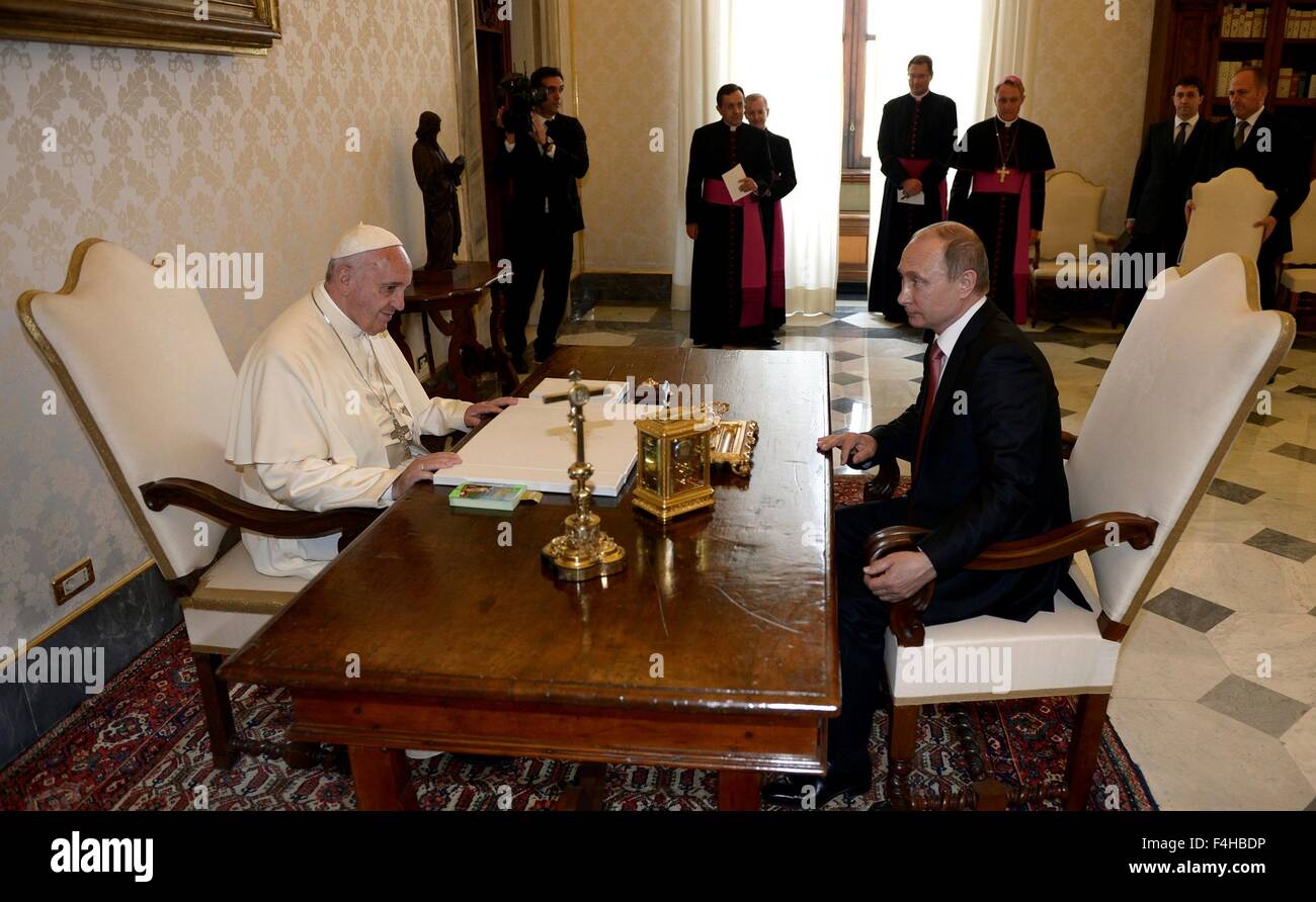 Vladimir Putin Pope Francis High Resolution Stock Photography and ...