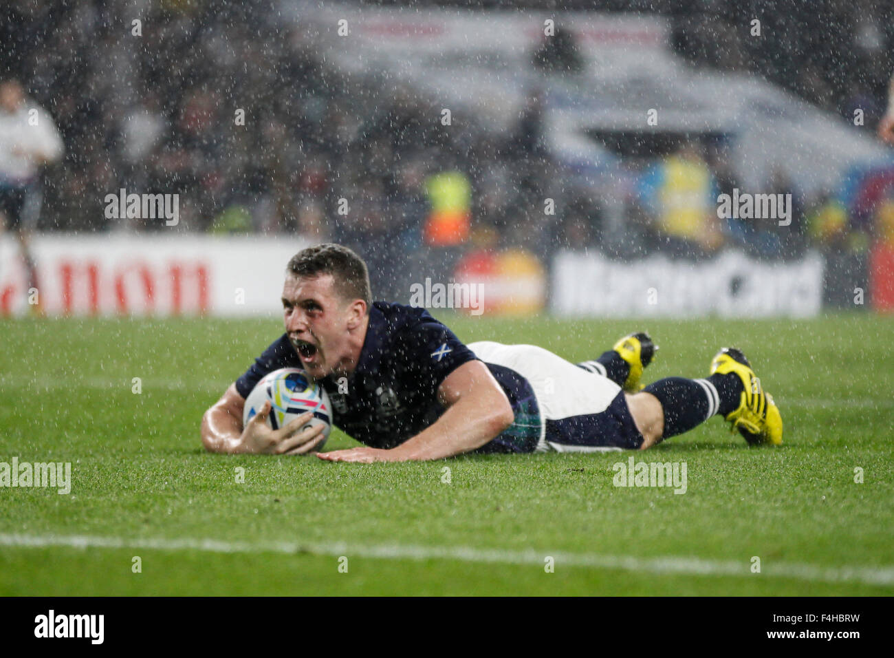 Rugby posts twickenham stadium hi-res stock photography and images - Alamy