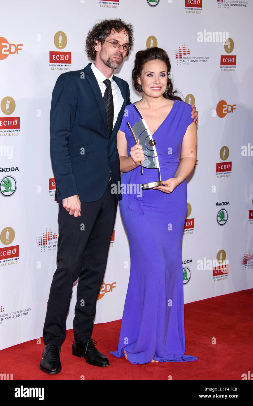 Berlin, Germany. 18th Oct, 2015. Winner in the "up-and-coming artist of ...