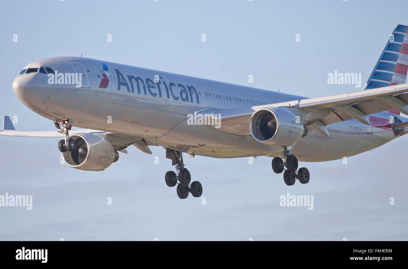 American airlines a330 in flight hi-res stock photography and images ...
