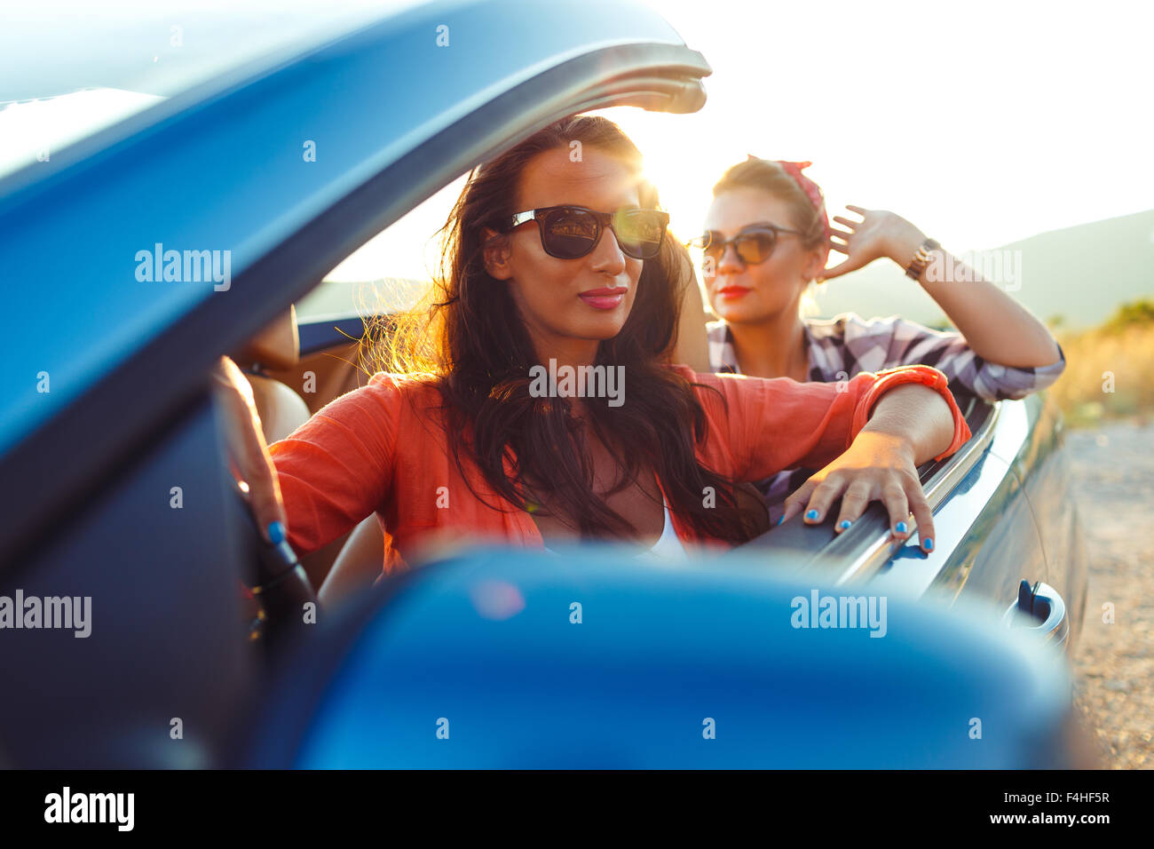 Girls driving convertible hi-res stock photography and images - Alamy