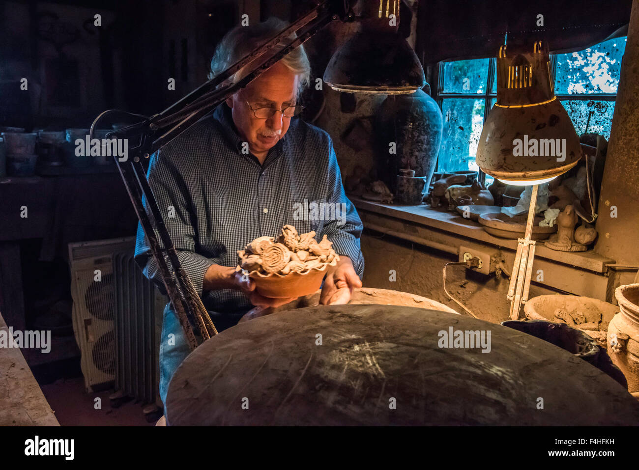 Reinhold, USA. 17th Oct, 2015. Shop and workspace of Ned & Gwen Folz ...