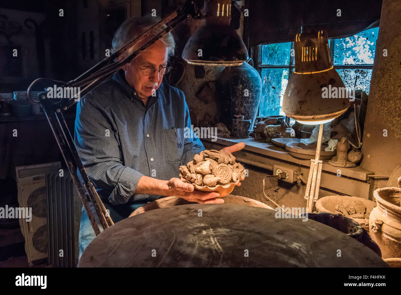 Reinhold, USA. 17th Oct, 2015. Shop and workspace of Ned & Gwen Folz ...