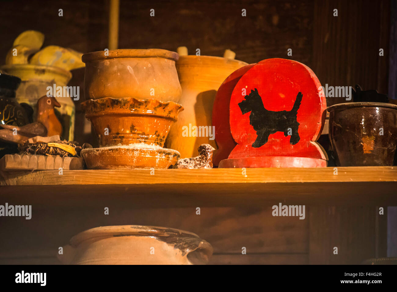 Reinhold, USA. 17th Oct, 2015. Shop and workspace of Ned & Gwen Folz ...