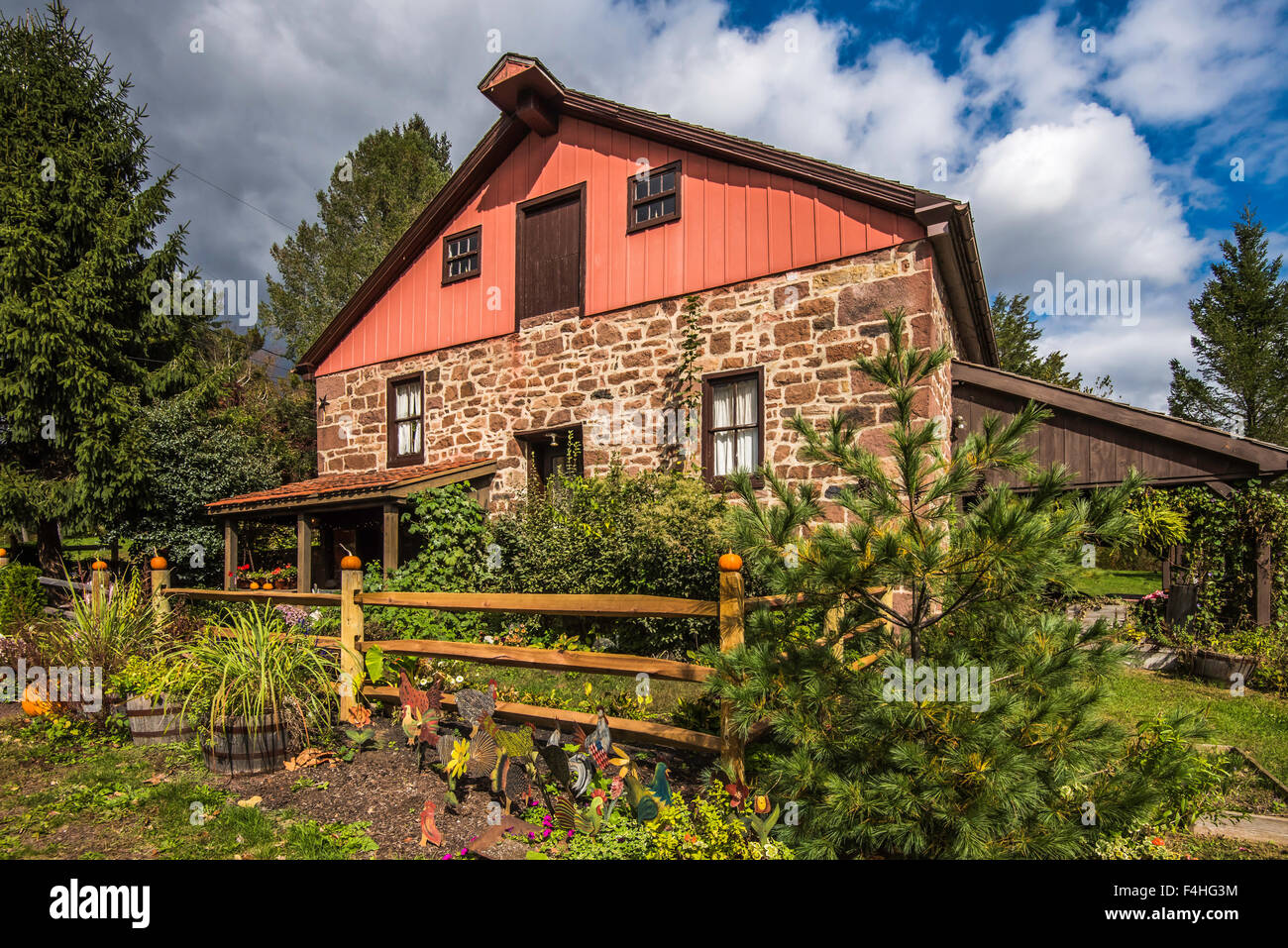 Reinhold, USA. 17th Oct, 2015. Shop and workspace of Ned & Gwen Folz ...