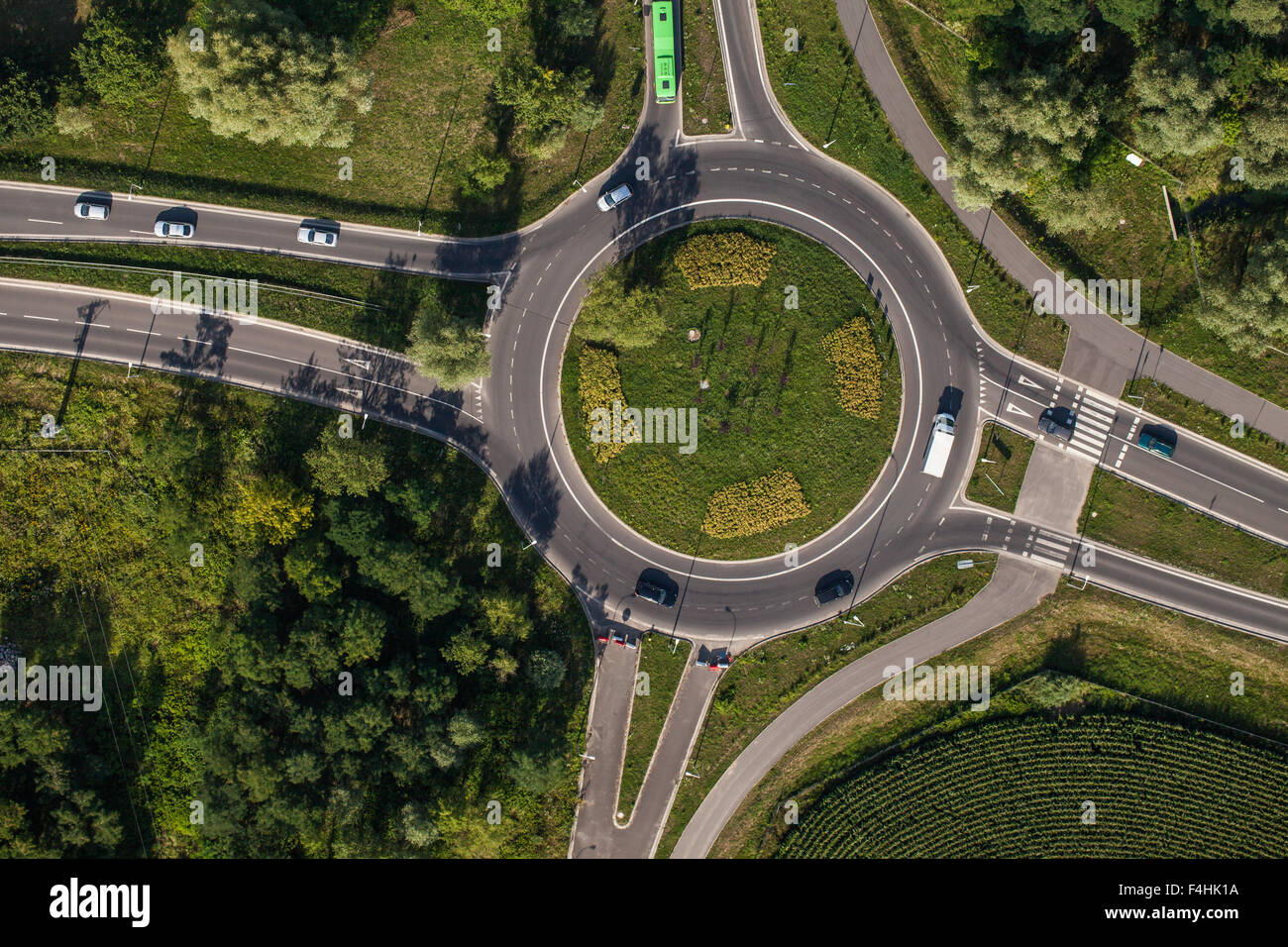 Car traffic in city roundabout hi-res stock photography and images - Alamy