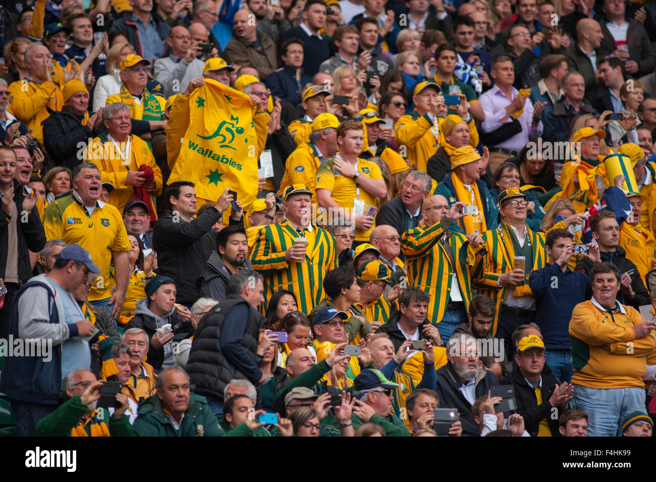 Rugby union crowd fans spectators hi-res stock photography and images ...