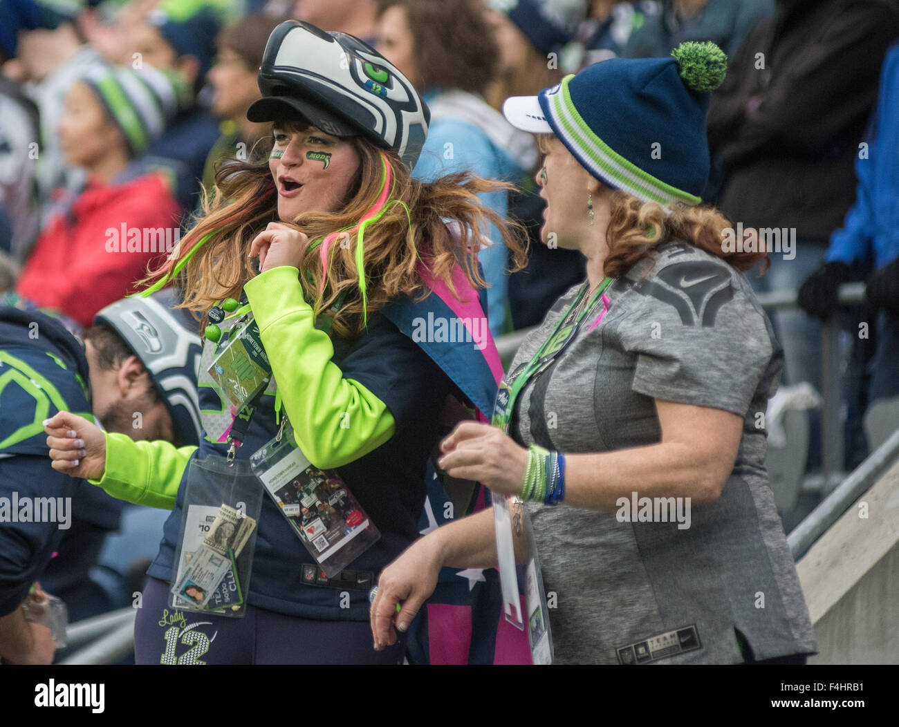 Nfl fans cheering hi-res stock photography and images - Alamy