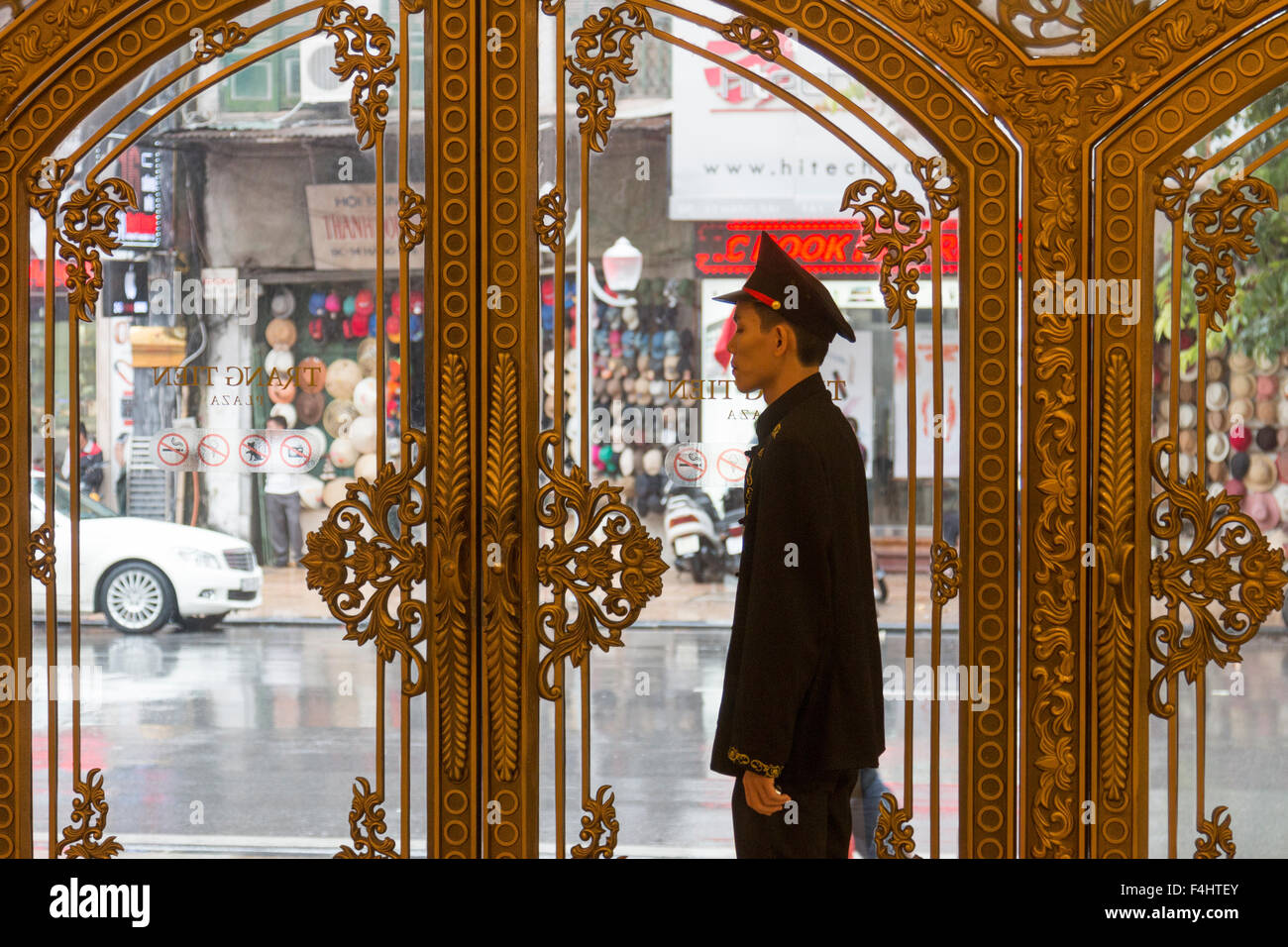 Doorman uniform hi-res stock photography and images - Alamy