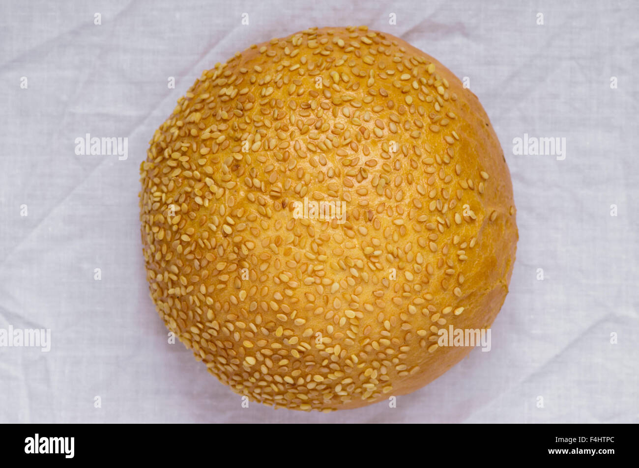 Bun with sesame seeds hi-res stock photography and images - Alamy