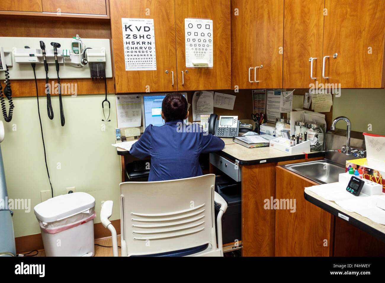 Walgreens pharmacy drugstore inside interior hi-res stock photography ...