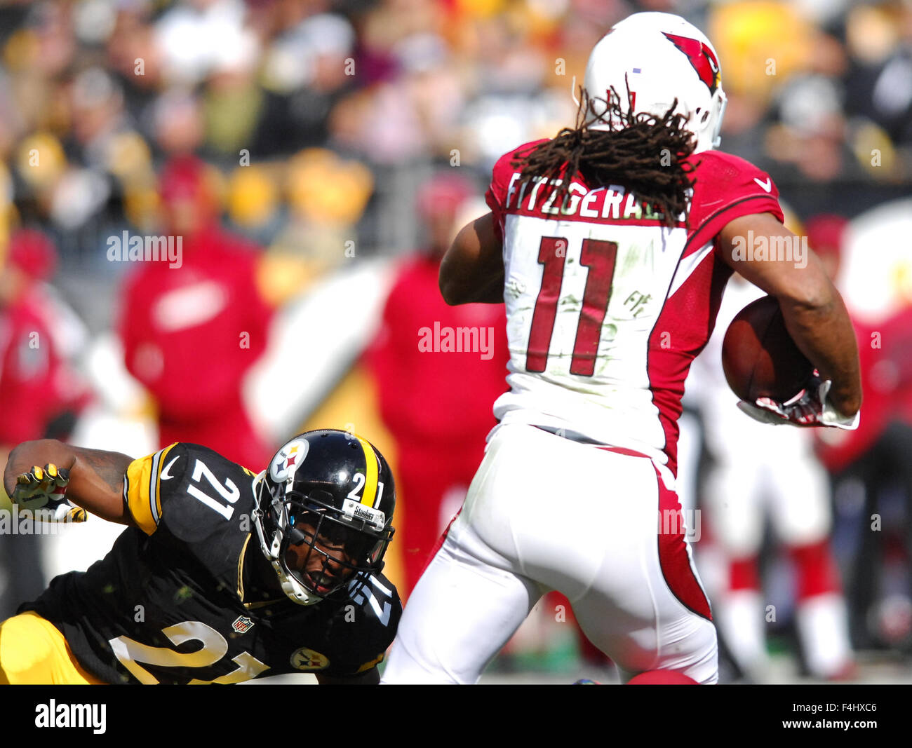 Pittsburgh, PA, USA. 18th Oct, 2015. Robert Golden #21 during the ...