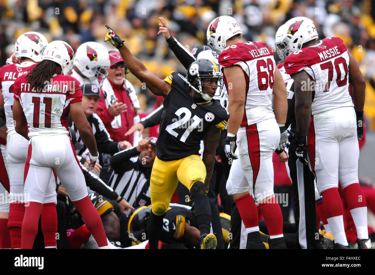 Pittsburgh, PA, USA. 18th Oct, 2015. Robert Golden #21 during the ...