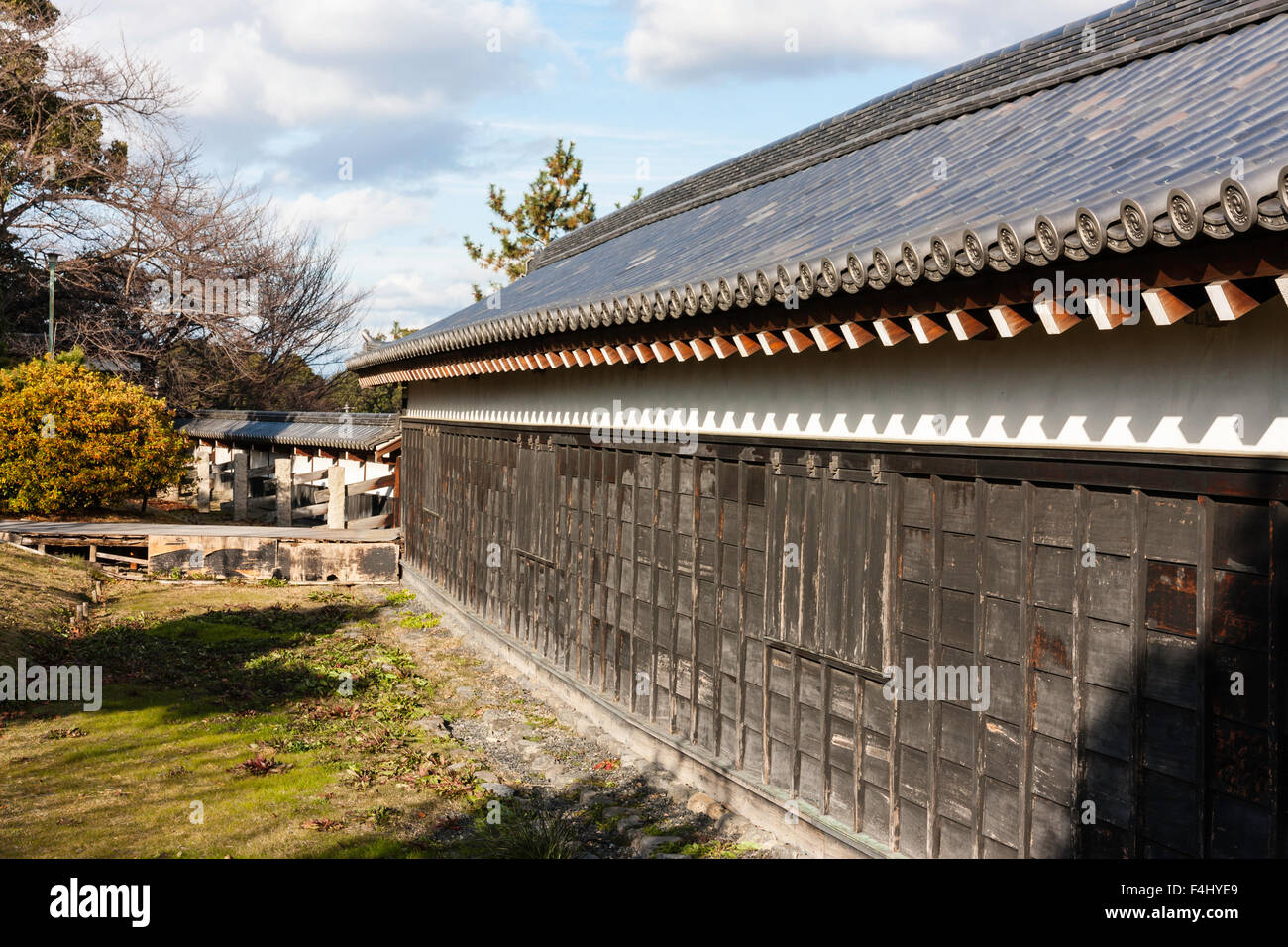 Japan, Yamato-Koriyama castle. Palisade, wall leading off Tamon turret ...