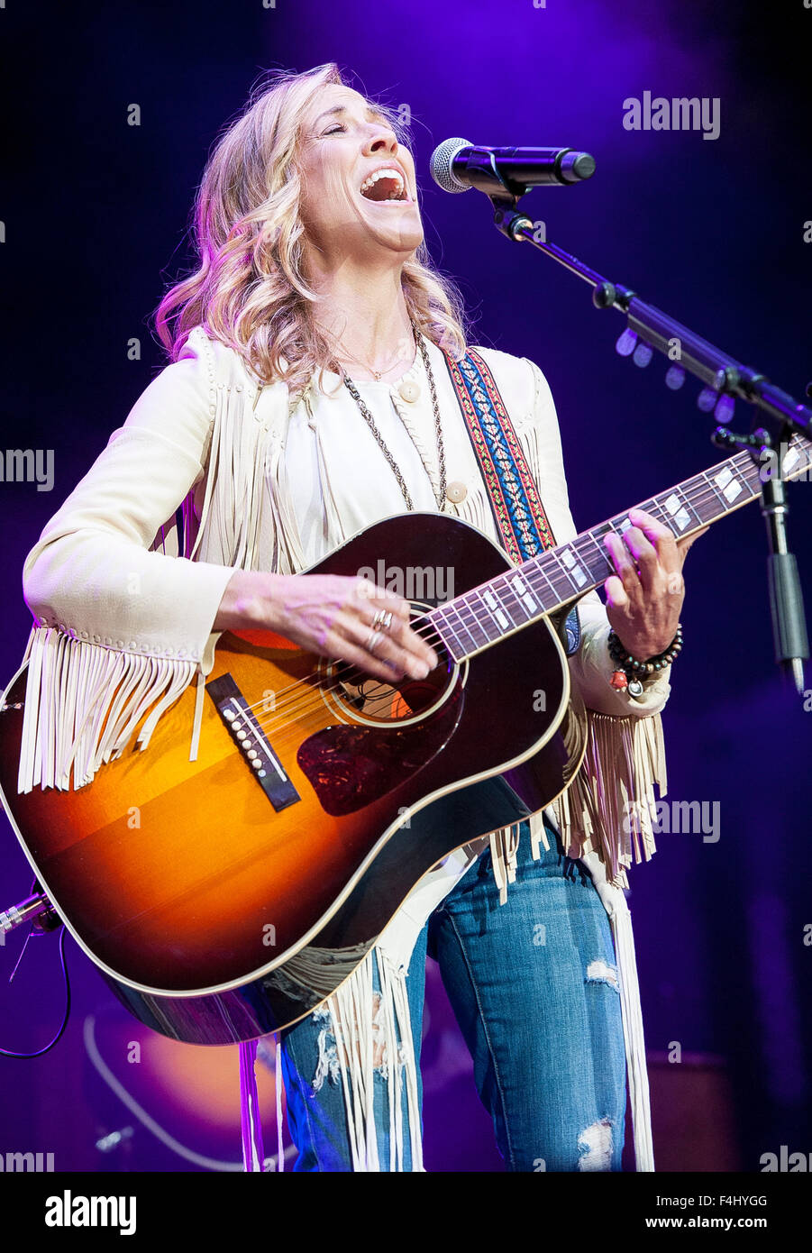Raleigh, North Carolina; USA. 18th Oct, 2015. Musician SHERYL CROW ...