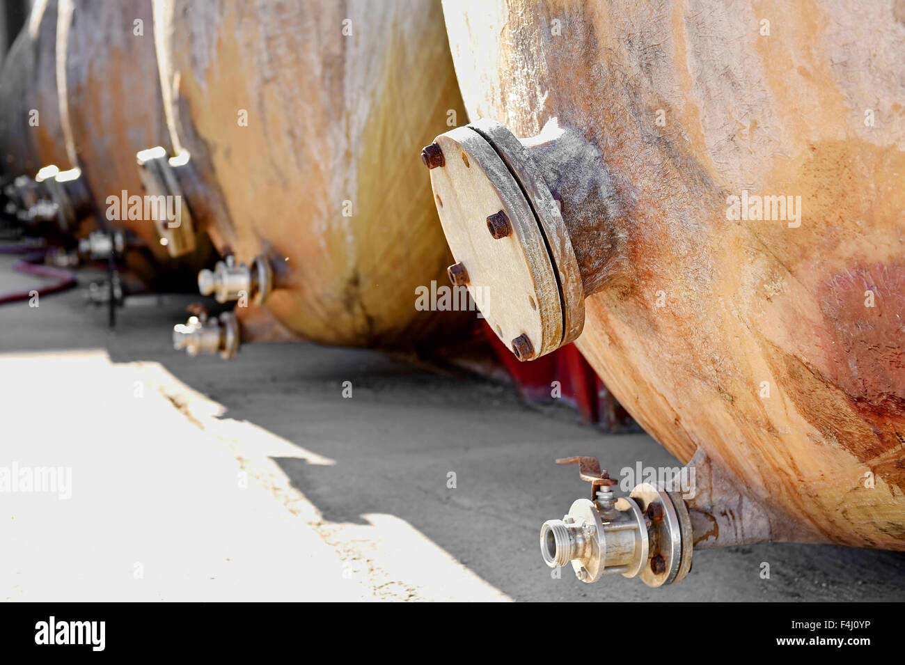 Glass tanks hi-res stock photography and images - Alamy