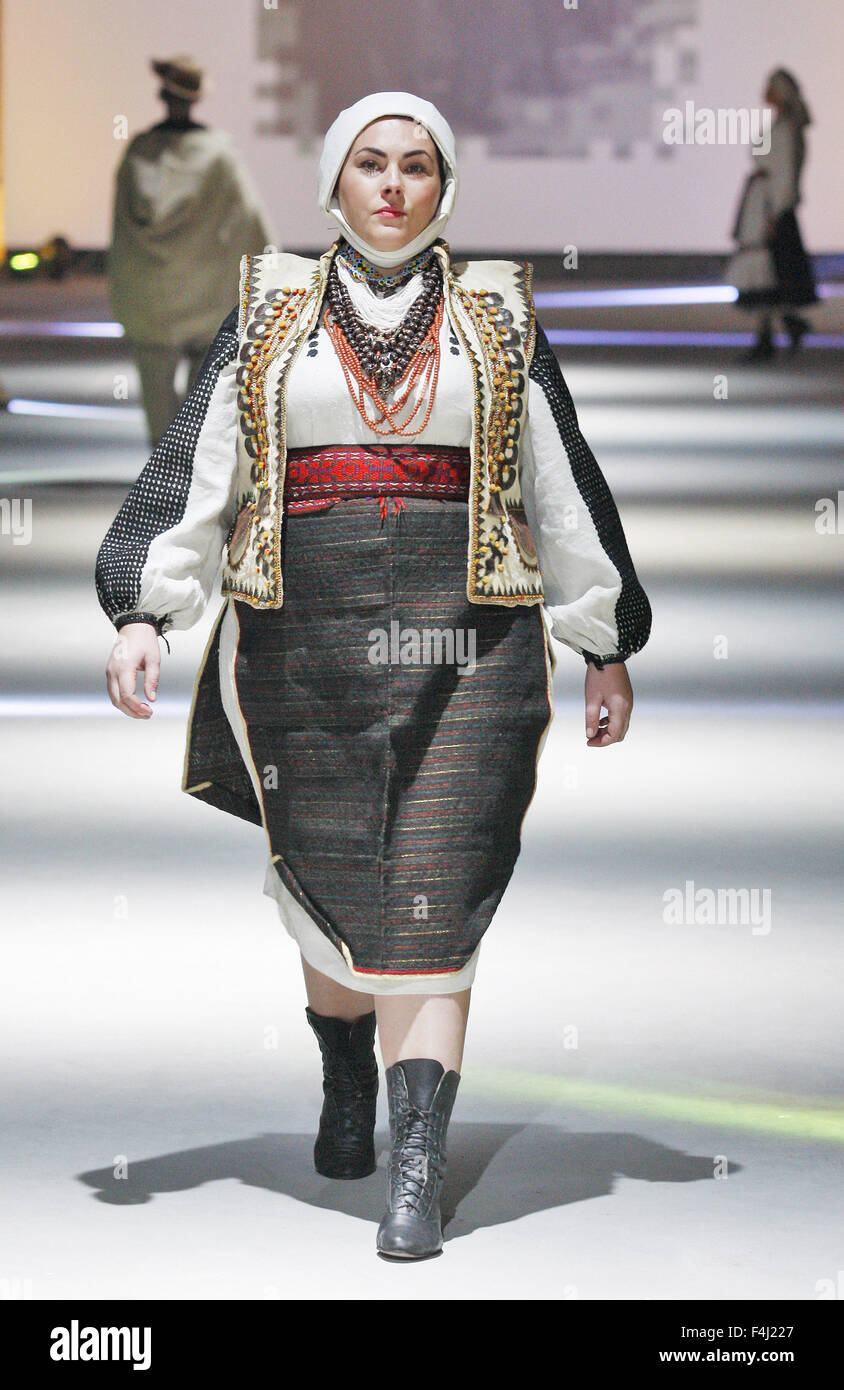 Kiev, Ukraine. 18th Oct, 2015. A model in traditional ethnic ukrainian ...