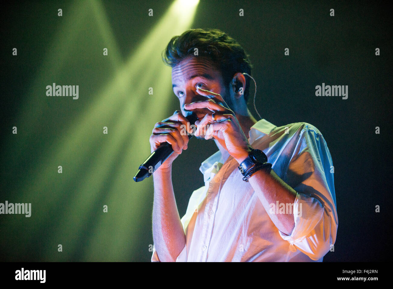 Glasgow, UK. 18th Oct, 2015. Singer Tom Smith of Editors performs live ...