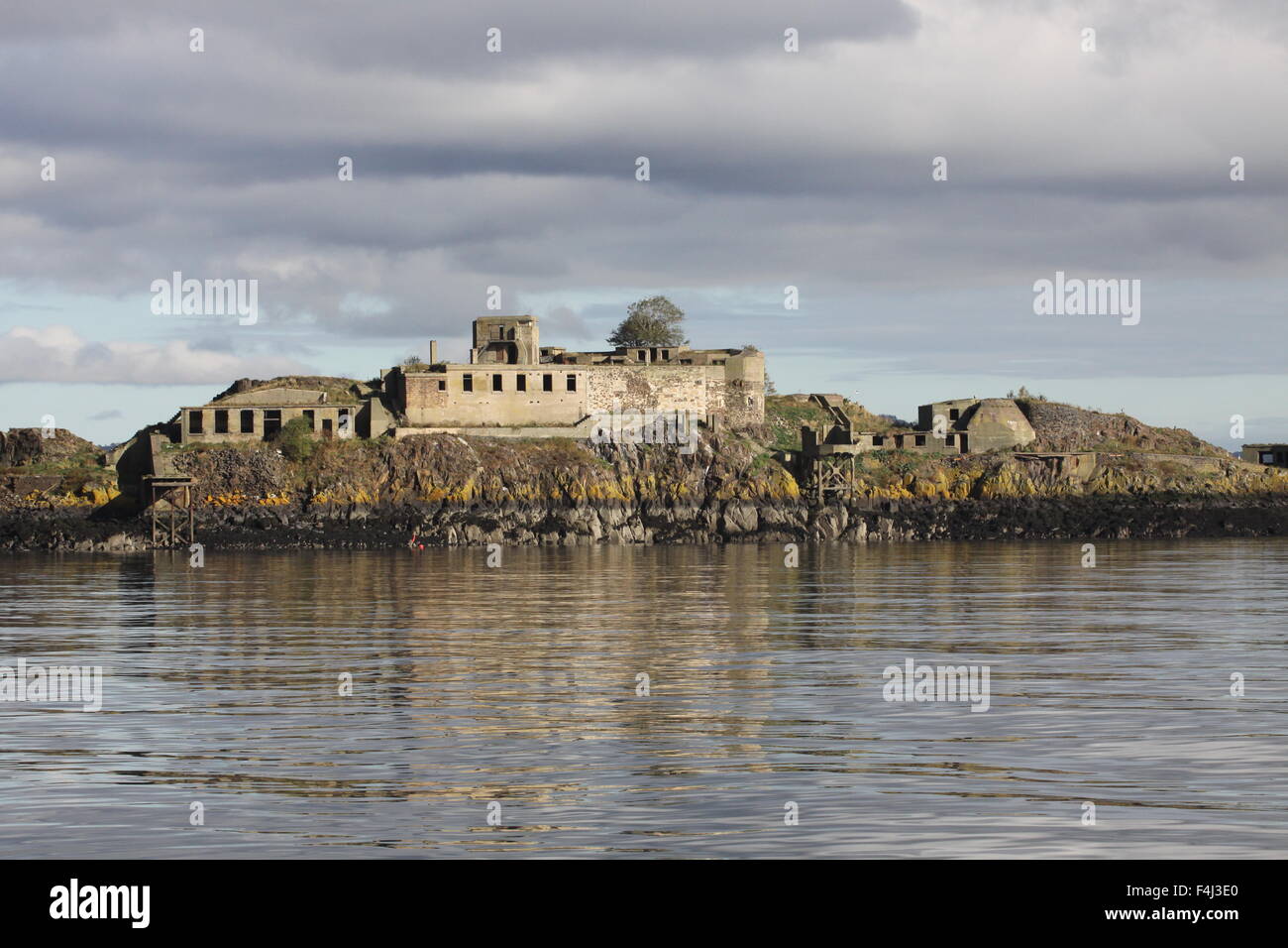 Inchgarvie island hi-res stock photography and images - Alamy