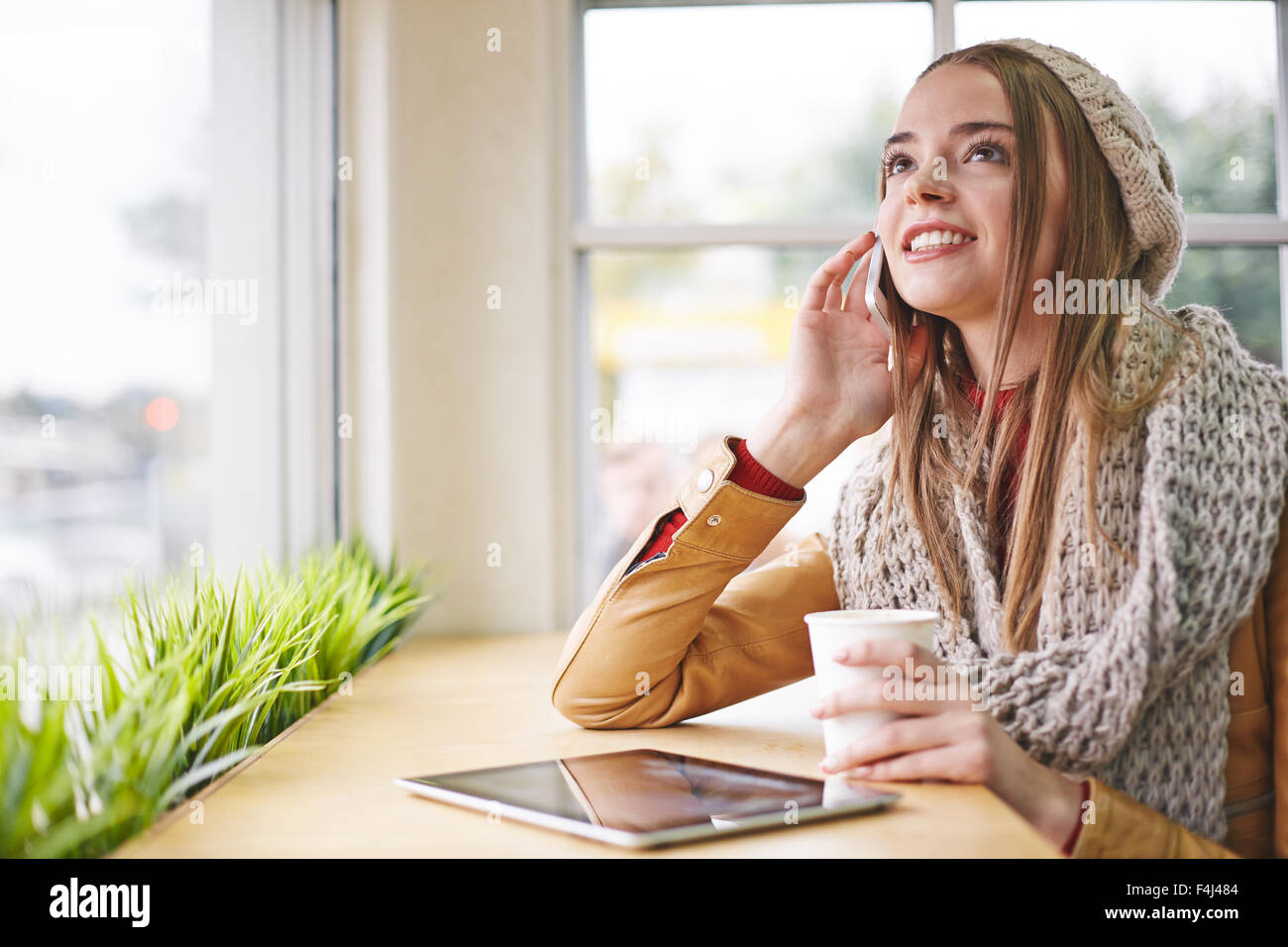 Girl speaking hi-res stock photography and images - Alamy