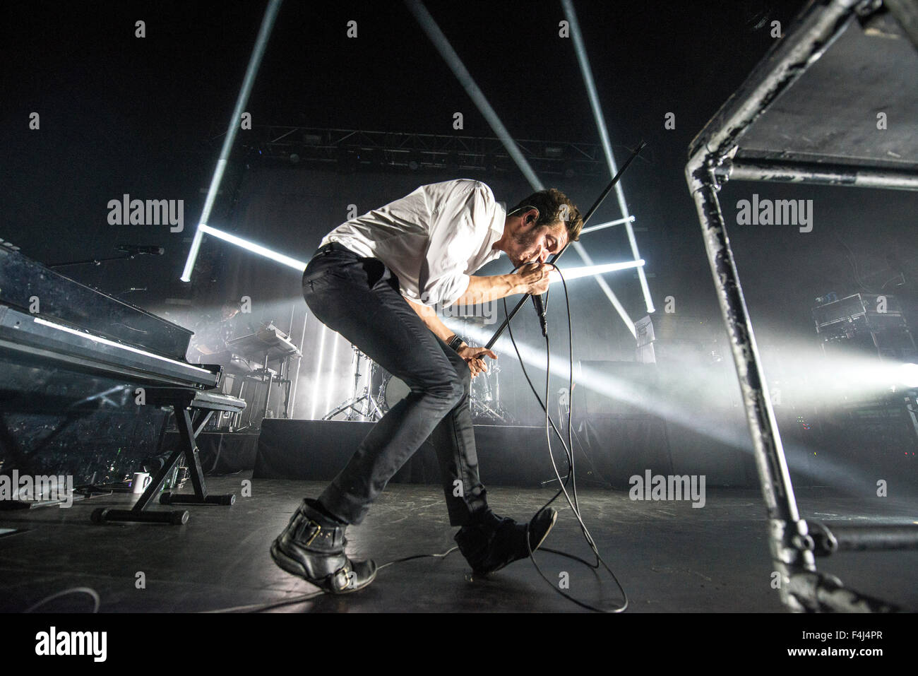Glasgow, UK. 18th Oct, 2015. Singer Tom Smith of Editors performs live ...