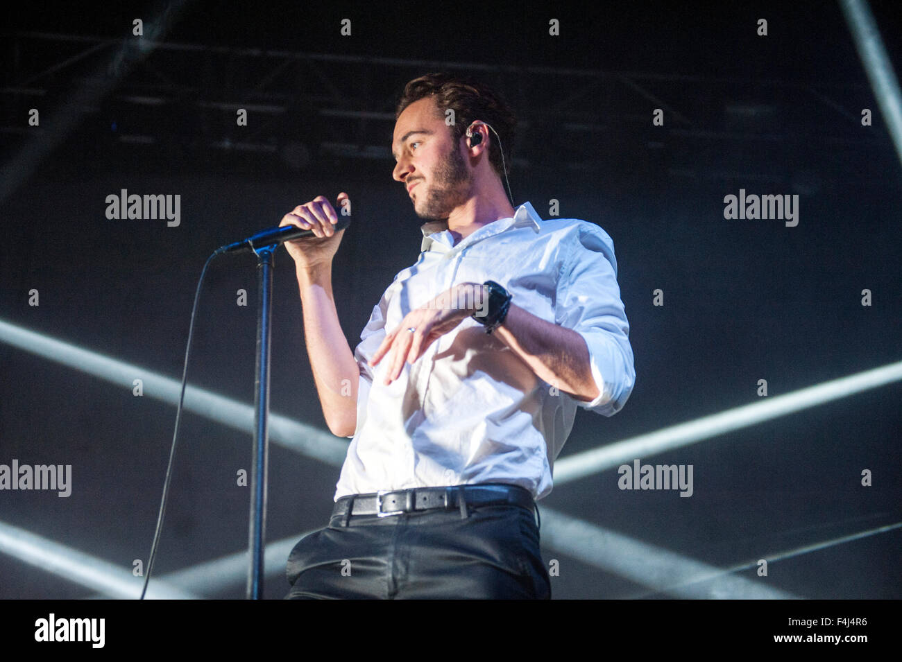 Glasgow, UK. 18th Oct, 2015. Singer Tom Smith of Editors performs live ...