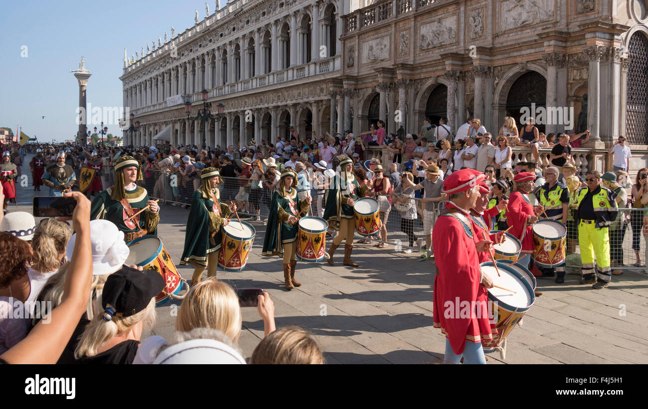Medieval pageant hi-res stock photography and images - Alamy