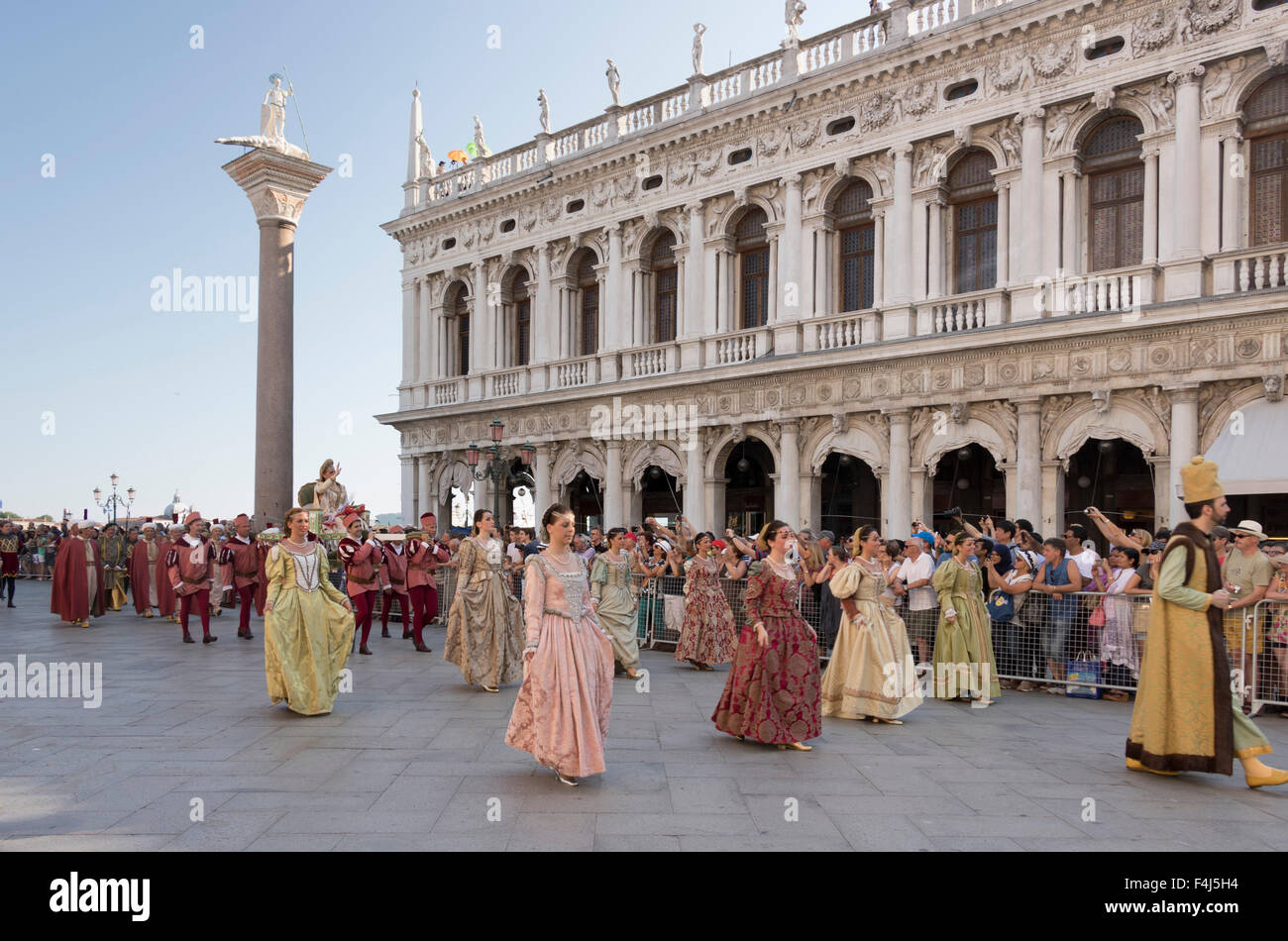 Medieval pageant hi-res stock photography and images - Alamy