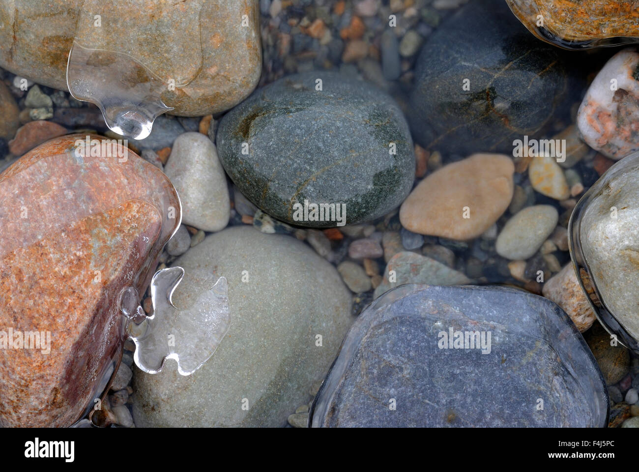 Stones at the ocean hi-res stock photography and images - Alamy